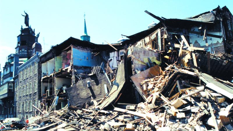 Explosion à l'Accueil Bonneau | Service de sécurité incendie de Montréal